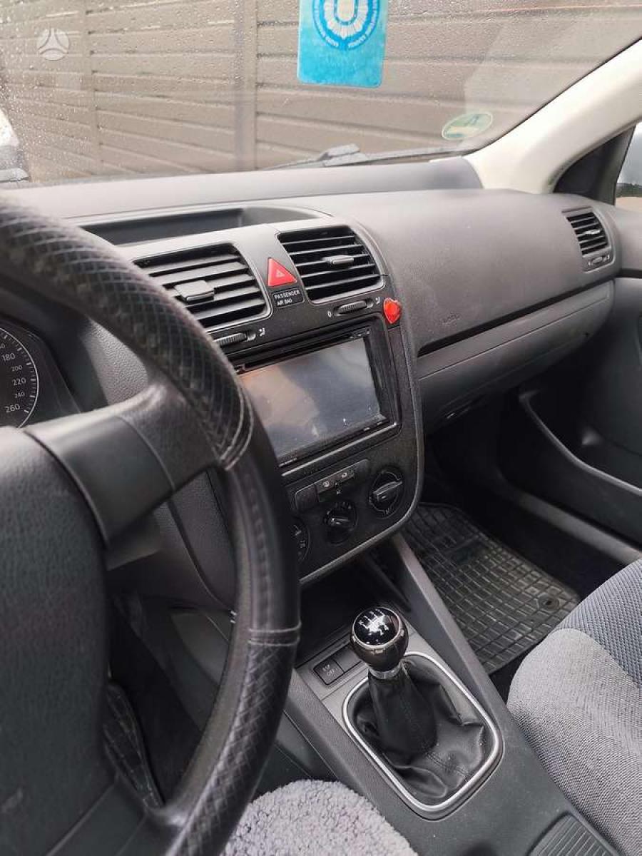 Grey Volkswagen Golf 2007 in Kaunas, with an engine capacity of 1.90 L and mileage of 295 thousand km for 1200 €, photo 3 on AUTOMOTO.COM.LV