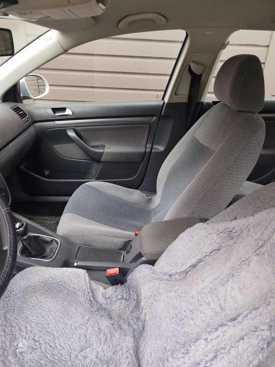 Grey Volkswagen Golf 2007 in Kaunas, with an engine capacity of 1.90 L and mileage of 295 thousand km for 1200 €, photo 4 on AUTOMOTO.COM.LV