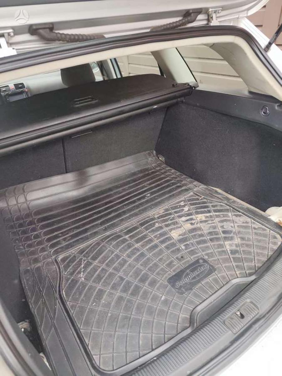 Grey Volkswagen Golf 2007 in Kaunas, with an engine capacity of 1.90 L and mileage of 295 thousand km for 1200 €, photo 9 on AUTOMOTO.COM.LV