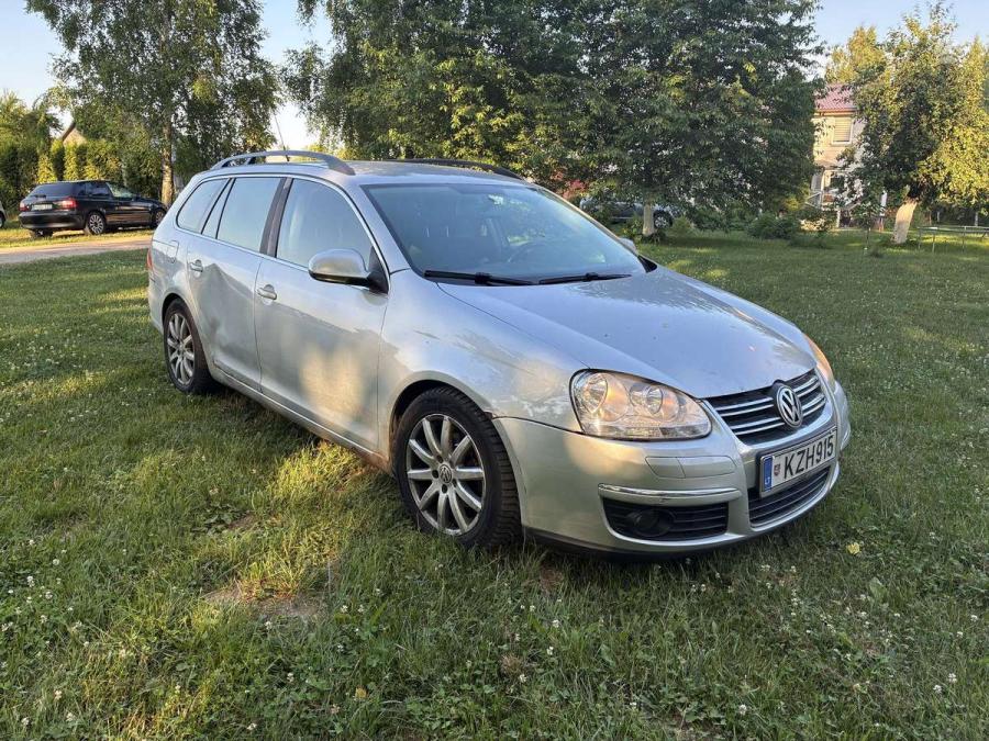 Pelēks Volkswagen Golf 2007 Viļņa, ar dzinēja tilpumu 1.90 L un nobraukumu 370 tūkst. km par 1250 €, foto 3 vietnē AUTOMOTO.COM.LV