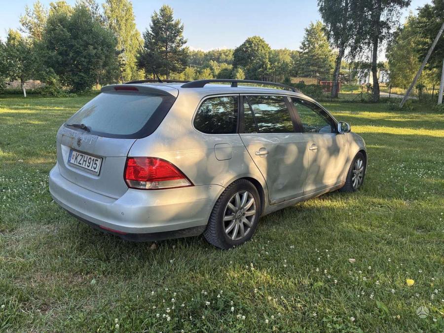Pelēks Volkswagen Golf 2007 Viļņa, ar dzinēja tilpumu 1.90 L un nobraukumu 370 tūkst. km par 1250 €, foto 4 vietnē AUTOMOTO.COM.LV