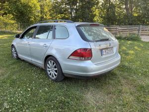 Pelēks Volkswagen Golf 2007 Viļņa, ar dzinēja tilpumu 1.90 L un nobraukumu 370 tūkst. km par 1250 €, foto 5 vietnē AUTOMOTO.COM.LV