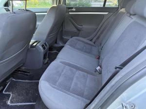 Pelēks Volkswagen Golf 2007 Viļņa, ar dzinēja tilpumu 1.90 L un nobraukumu 370 tūkst. km par 1250 €, foto 7 vietnē AUTOMOTO.COM.LV