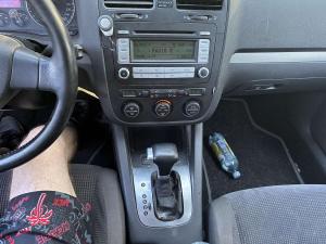 Pelēks Volkswagen Golf 2007 Viļņa, ar dzinēja tilpumu 1.90 L un nobraukumu 370 tūkst. km par 1250 €, foto 9 vietnē AUTOMOTO.COM.LV