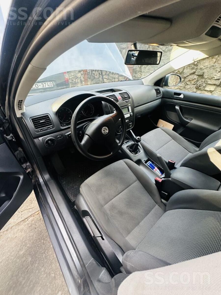 Grey Volkswagen Golf 2007 in Riga, with an engine capacity of 1.60 L and mileage of 289 thousand km for 1900 €, photo 5 on AUTOMOTO.COM.LV