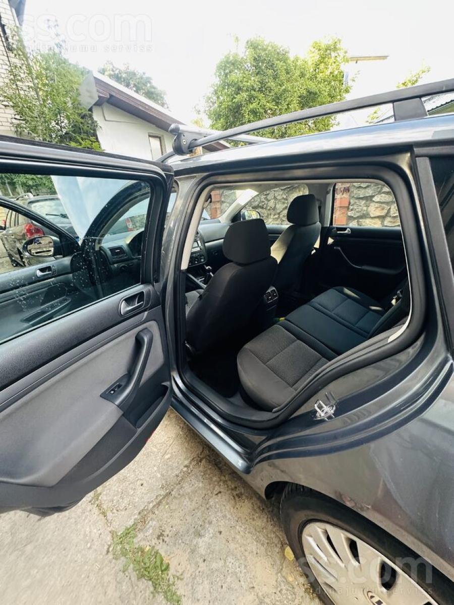 Grey Volkswagen Golf 2007 in Riga, with an engine capacity of 1.60 L and mileage of 289 thousand km for 1900 €, photo 7 on AUTOMOTO.COM.LV