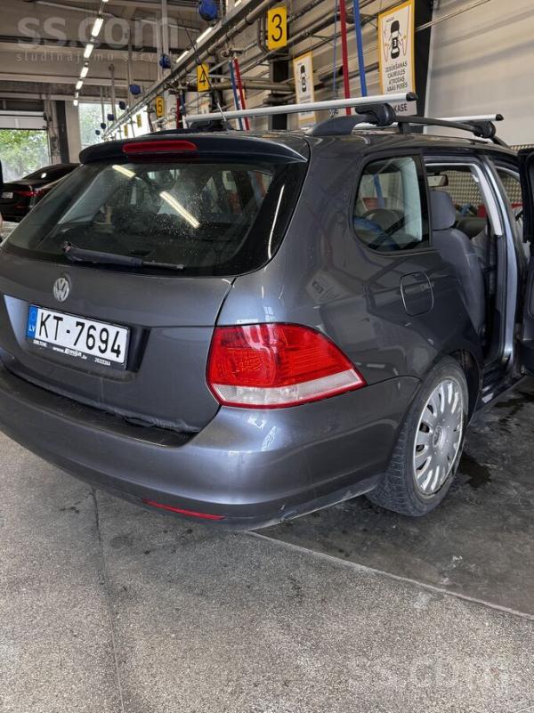 Grey Volkswagen Golf 2007 in Riga, with an engine capacity of 1.60 L and mileage of 287 thousand km for 1650 €, photo 3 on AUTOMOTO.COM.LV