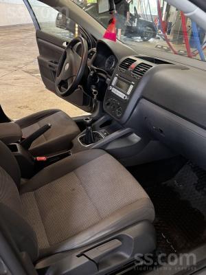 Pelēks Volkswagen Golf 2007 Rīga, ar dzinēja tilpumu 1.60 L un nobraukumu 287 tūkst. km par 1650 €, foto 6 vietnē AUTOMOTO.COM.LV