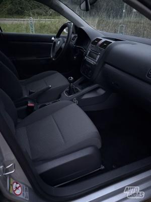 Grey Volkswagen Golf 2007 in Alytus, with an engine capacity of 1.60 L and mileage of 280 thousand km for 1200 €, photo 12 on AUTOMOTO.COM.LV