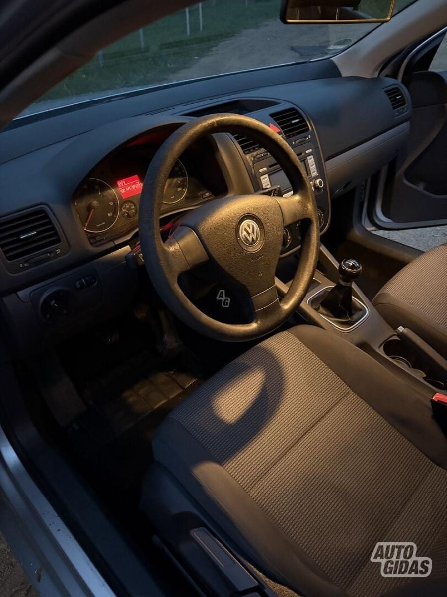Grey Volkswagen Golf 2007 in Alytus, with an engine capacity of 1.60 L and mileage of 280 thousand km for 1200 €, photo 15 on AUTOMOTO.COM.LV