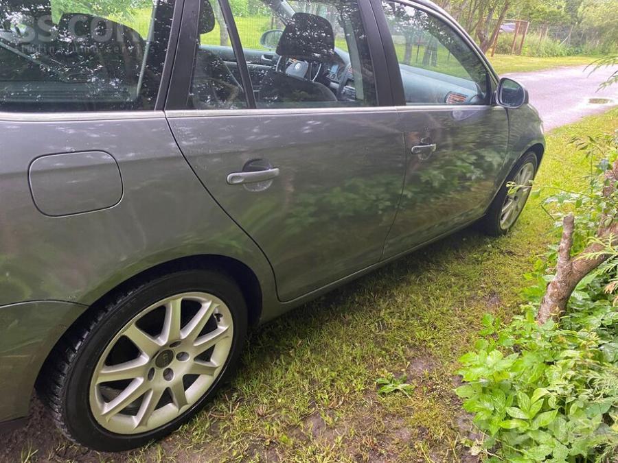 Grey Volkswagen Golf 2008 in Riga, with an engine capacity of 1.90 L and mileage of 262 thousand km for 2500 €, photo 3 on AUTOMOTO.COM.LV