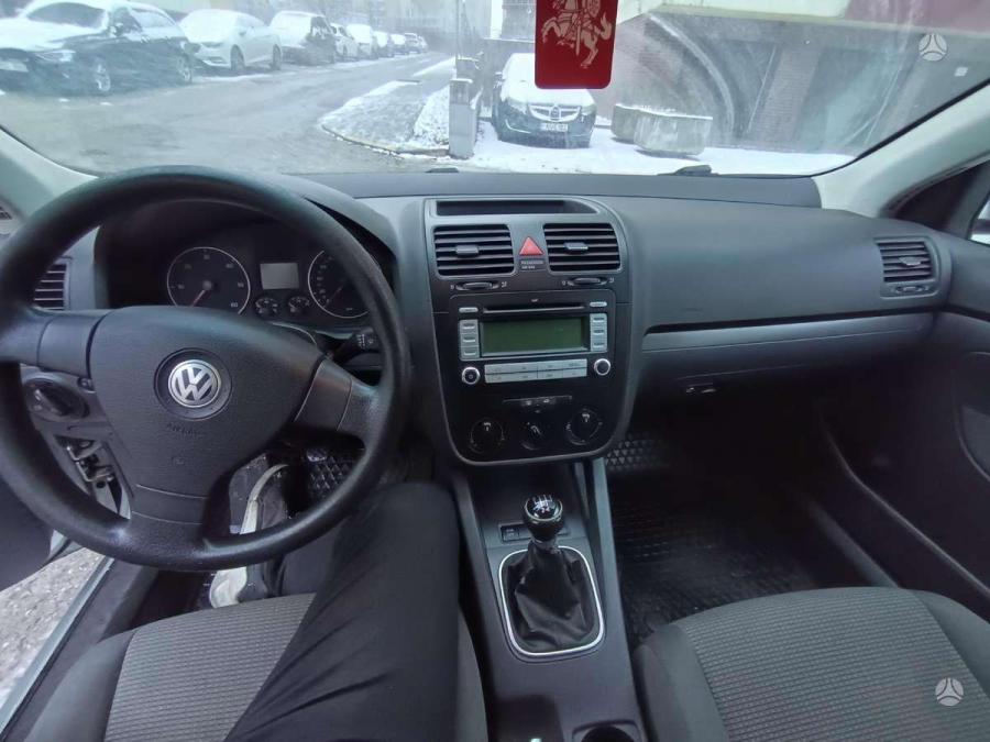 Pelēks Volkswagen Golf 2008 Šakiai, ar dzinēja tilpumu 1.90 L un nobraukumu 332 tūkst. km par 1500 €, foto 5 vietnē AUTOMOTO.COM.LV