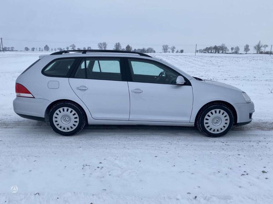 Pelēks Volkswagen Golf 2008 Marijampole, ar dzinēja tilpumu 1.90 L un nobraukumu 214 tūkst. km par 2700 €, foto 4 vietnē AUTOMOTO.COM.LV