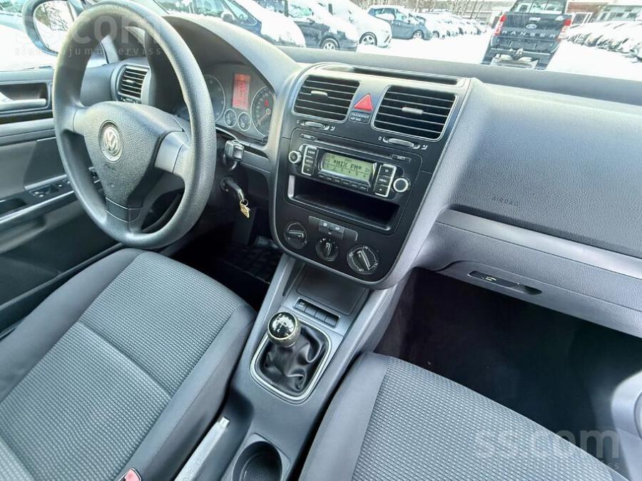 Grey Volkswagen Golf 2008 in Riga, with an engine capacity of 1.90 L and mileage of 0 thousand km for 2990 €, photo 22 on AUTOMOTO.COM.LV