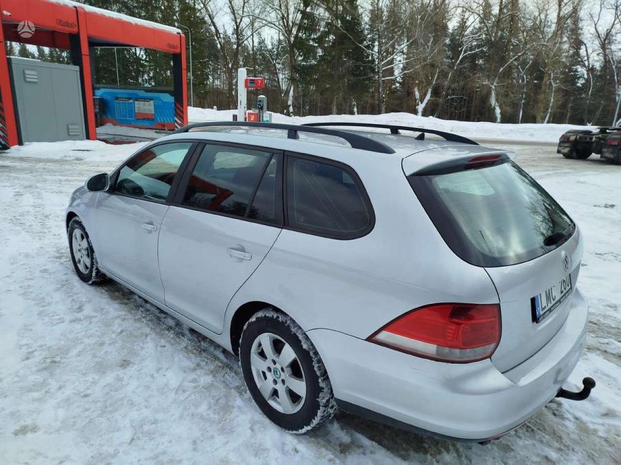 Grey Volkswagen Golf 2008 in Anyksciai, with an engine capacity of 1.90 L and mileage of 295 thousand km for 1750 €, photo 3 on AUTOMOTO.COM.LV