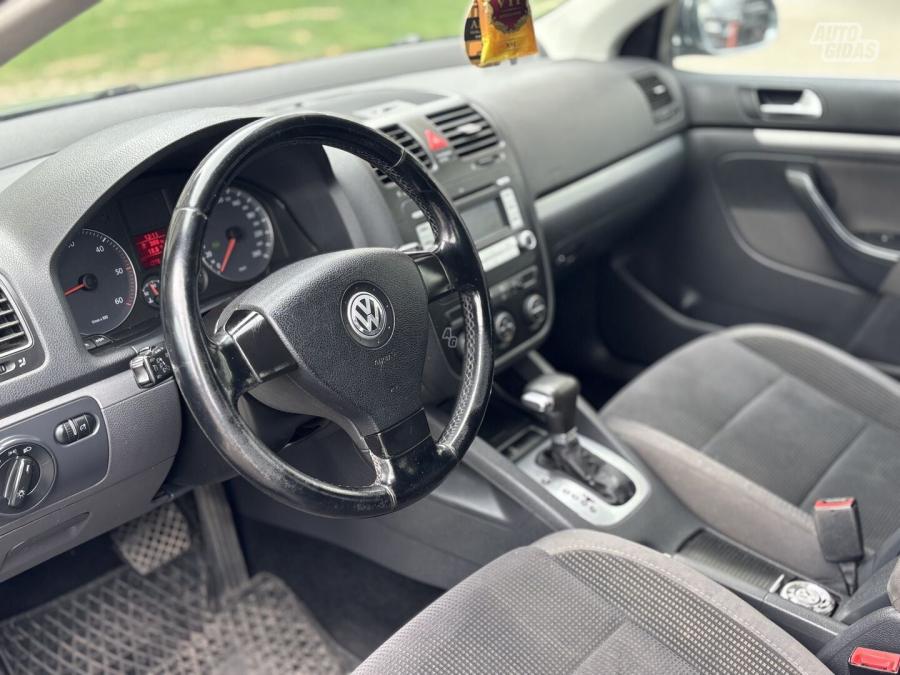 Grey Volkswagen Golf 2008 in Kaunas, with an engine capacity of 2.00 L and mileage of 400 thousand km for 1750 €, photo 15 on AUTOMOTO.COM.LV