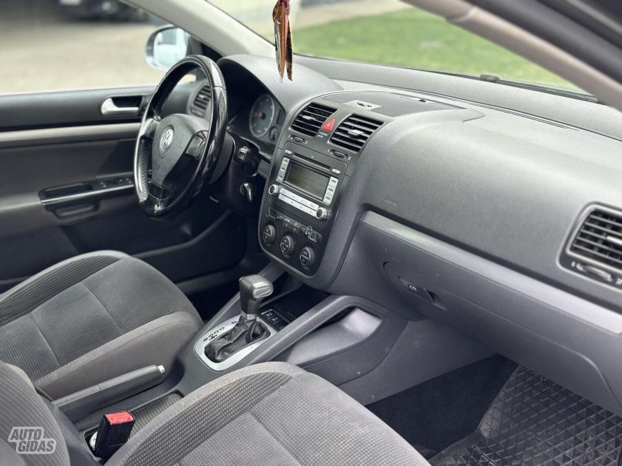 Grey Volkswagen Golf 2008 in Kaunas, with an engine capacity of 2.00 L and mileage of 400 thousand km for 1750 €, photo 18 on AUTOMOTO.COM.LV