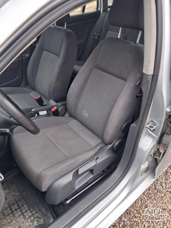 Pelēks Volkswagen Golf 2008 Alīta, ar dzinēja tilpumu 1.90 L un nobraukumu 281 tūkst. km par 2600 €, foto 9 vietnē AUTOMOTO.COM.LV