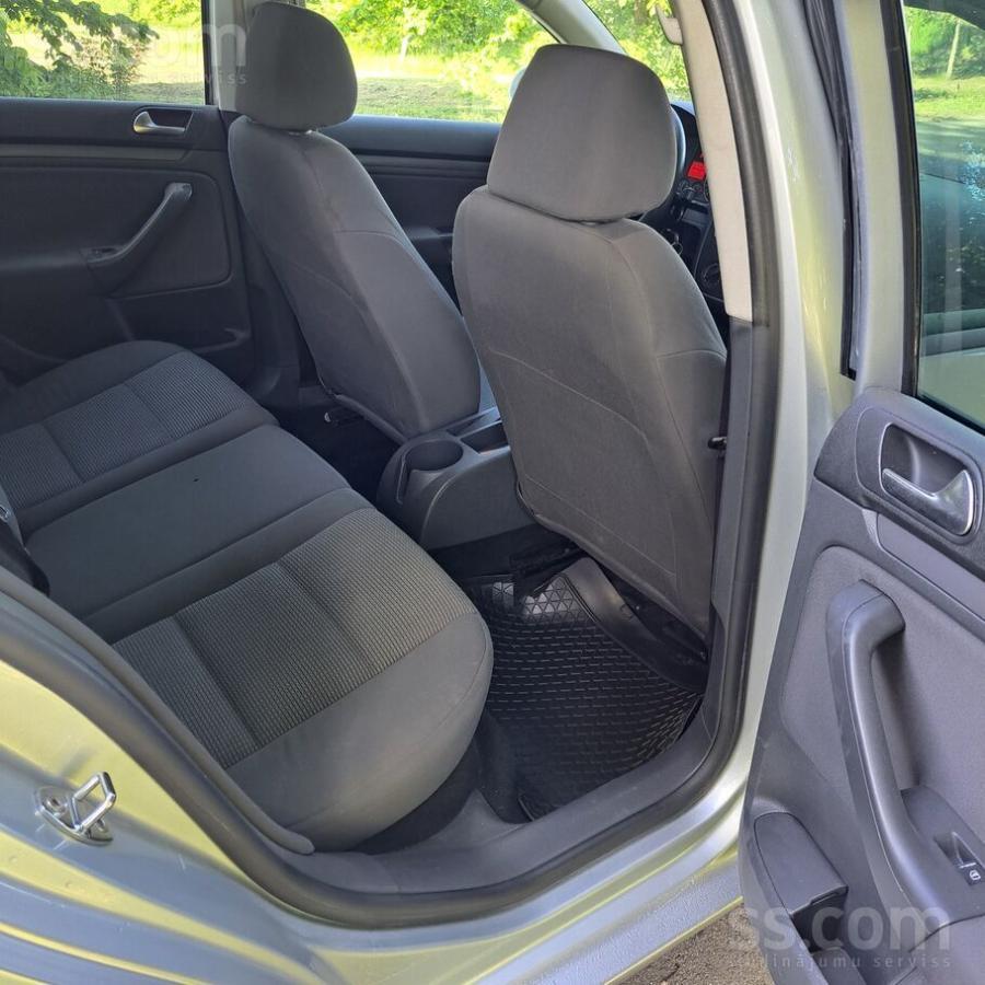 Pelēks Volkswagen Golf 2008 Rēzekne, ar dzinēja tilpumu 1.90 L un nobraukumu 0 tūkst. km par 3200 €, foto 9 vietnē AUTOMOTO.COM.LV