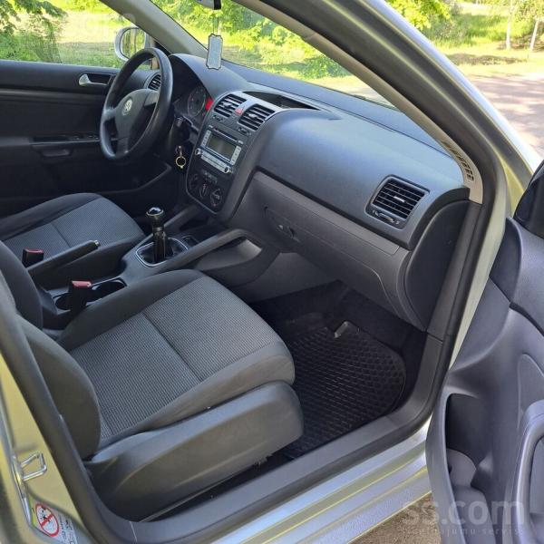 Grey Volkswagen Golf 2008 in Rezekne, with an engine capacity of 1.90 L and mileage of 0 thousand km for 3200 €, photo 9 on AUTOMOTO.COM.LV