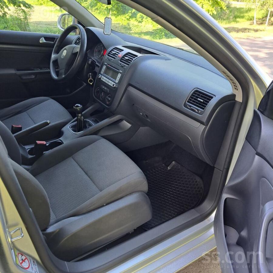 Pelēks Volkswagen Golf 2008 Rēzekne, ar dzinēja tilpumu 1.90 L un nobraukumu 0 tūkst. km par 3200 €, foto 10 vietnē AUTOMOTO.COM.LV