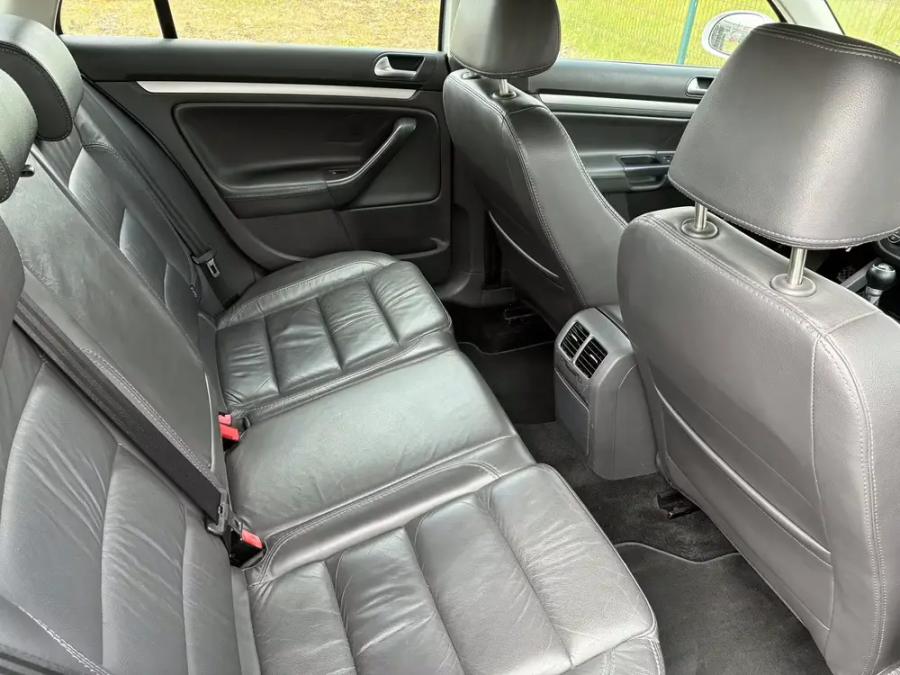 Pelēks Volkswagen Golf 2008 Saldus, ar dzinēja tilpumu 2.00 L un nobraukumu 127 tūkst. km par 3500 €, foto 9 vietnē AUTOMOTO.COM.LV