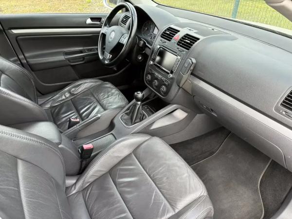 Pelēks Volkswagen Golf 2008 Saldus, ar dzinēja tilpumu 2.00 L un nobraukumu 127 tūkst. km par 3500 €, foto 9 vietnē AUTOMOTO.COM.LV
