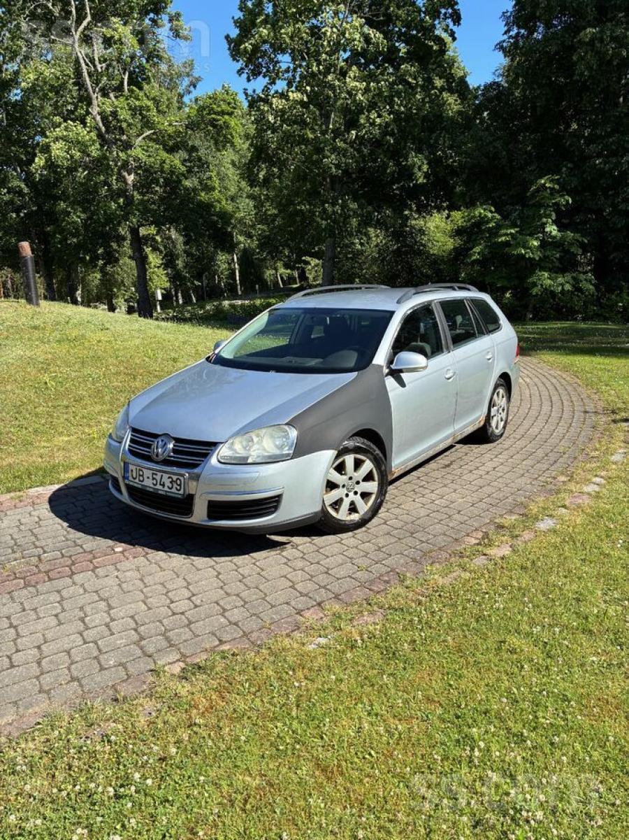 Pelēks Volkswagen Golf 2008 Cēsis, ar dzinēja tilpumu 1.90 L un nobraukumu 373 tūkst. km par 995 €, foto 1 vietnē AUTOMOTO.COM.LV