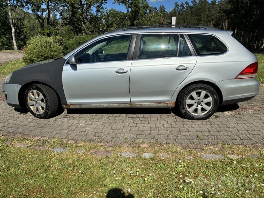 Pelēks Volkswagen Golf 2008 Cēsis, ar dzinēja tilpumu 1.90 L un nobraukumu 373 tūkst. km par 995 €, foto 3 vietnē AUTOMOTO.COM.LV