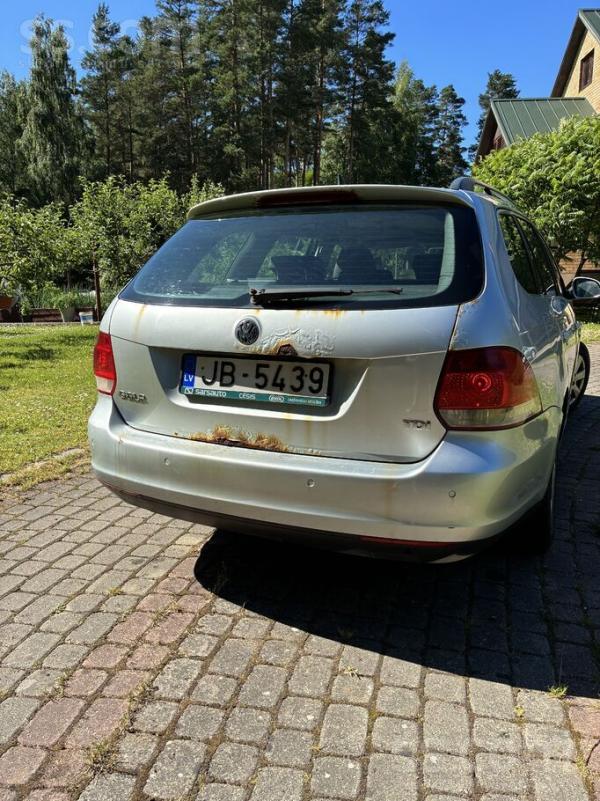 Grey Volkswagen Golf 2008 in Cesis, with an engine capacity of 1.90 L and mileage of 373 thousand km for 995 €, photo 3 on AUTOMOTO.COM.LV
