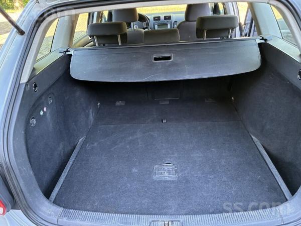 Grey Volkswagen Golf 2008 in Cesis, with an engine capacity of 1.90 L and mileage of 373 thousand km for 995 €, photo 9 on AUTOMOTO.COM.LV
