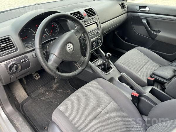 Grey Volkswagen Golf 2008 in Ludza, with an engine capacity of 1.90 L and mileage of 293 thousand km for 1950 €, photo 3 on AUTOMOTO.COM.LV