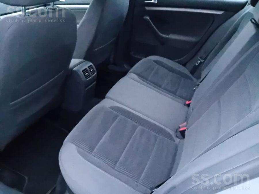 Pelēks Volkswagen Golf 2008 Rīga, ar dzinēja tilpumu 1.90 L un nobraukumu 225 tūkst. km par 3500 €, foto 16 vietnē AUTOMOTO.COM.LV