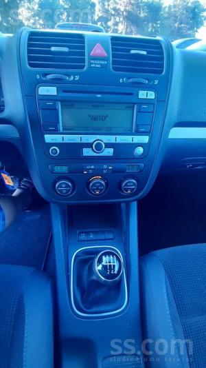 Pelēks Volkswagen Golf 2008 Rīga, ar dzinēja tilpumu 1.90 L un nobraukumu 225 tūkst. km par 3500 €, foto 27 vietnē AUTOMOTO.COM.LV