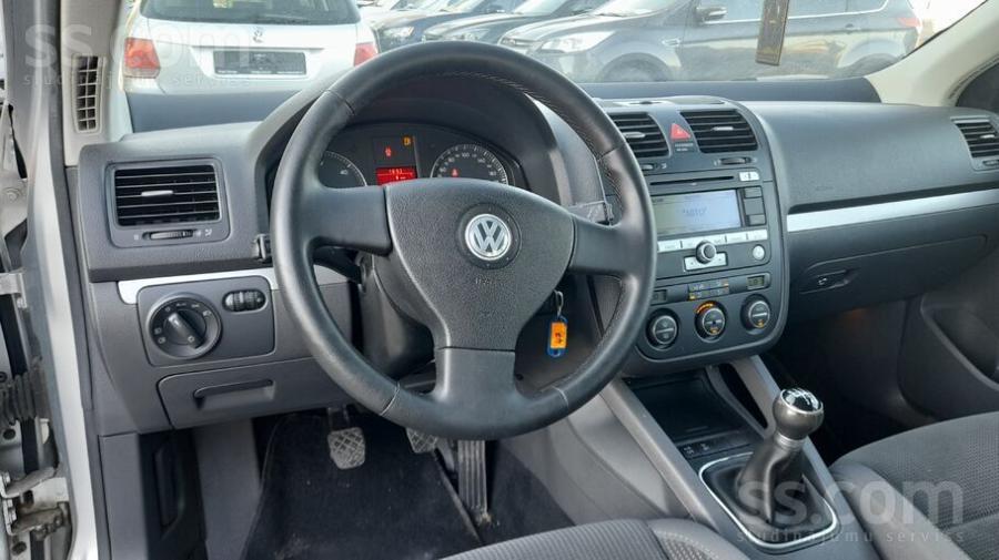 Pelēks Volkswagen Golf 2008 Rīga, ar dzinēja tilpumu 1.90 L un nobraukumu 225 tūkst. km par 3500 €, foto 32 vietnē AUTOMOTO.COM.LV