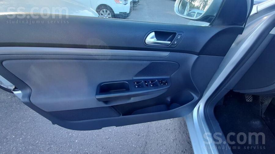 Pelēks Volkswagen Golf 2008 Rīga, ar dzinēja tilpumu 2.00 L un nobraukumu 220 tūkst. km par 3700 €, foto 16 vietnē AUTOMOTO.COM.LV