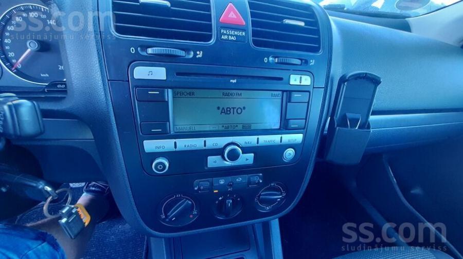 Pelēks Volkswagen Golf 2008 Rīga, ar dzinēja tilpumu 2.00 L un nobraukumu 220 tūkst. km par 3700 €, foto 17 vietnē AUTOMOTO.COM.LV