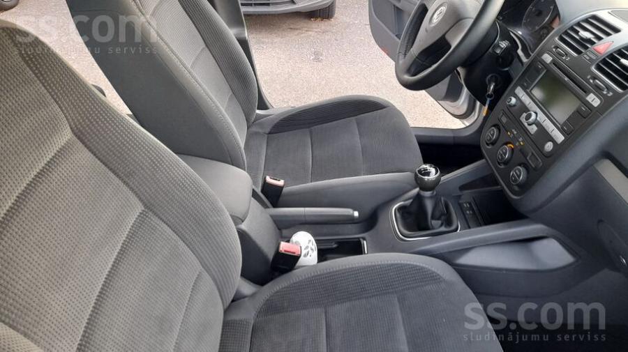 Pelēks Volkswagen Golf 2008 Rīga, ar dzinēja tilpumu 2.00 L un nobraukumu 220 tūkst. km par 3700 €, foto 23 vietnē AUTOMOTO.COM.LV