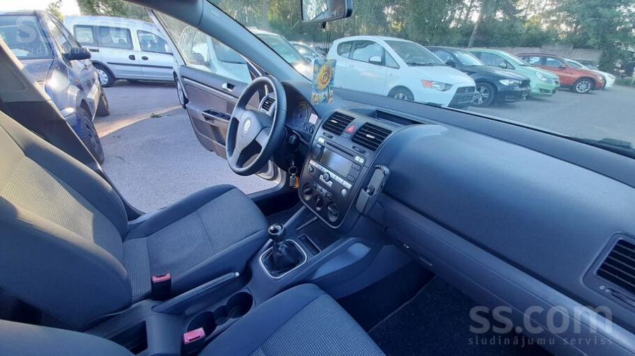 Pelēks Volkswagen Golf 2008 Rīga, ar dzinēja tilpumu 2.00 L un nobraukumu 220 tūkst. km par 3700 €, foto 30 vietnē AUTOMOTO.COM.LV