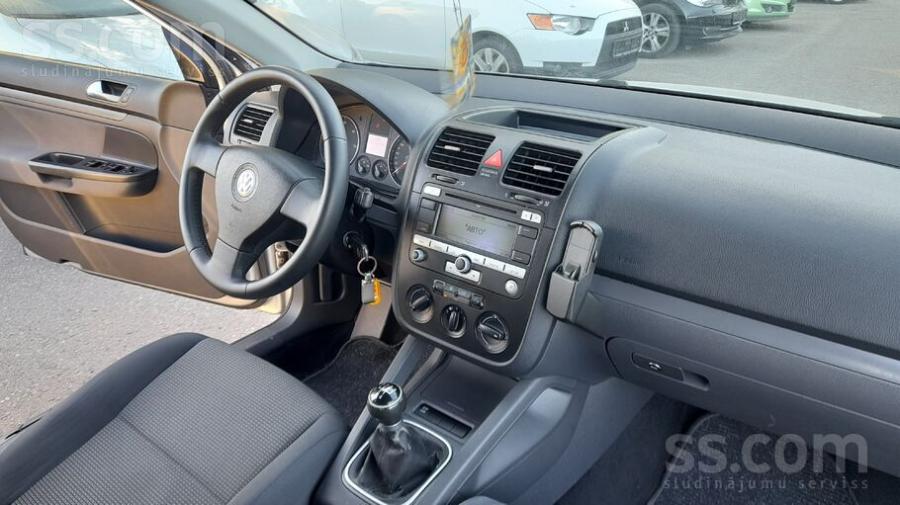 Pelēks Volkswagen Golf 2008 Rīga, ar dzinēja tilpumu 2.00 L un nobraukumu 220 tūkst. km par 3700 €, foto 34 vietnē AUTOMOTO.COM.LV