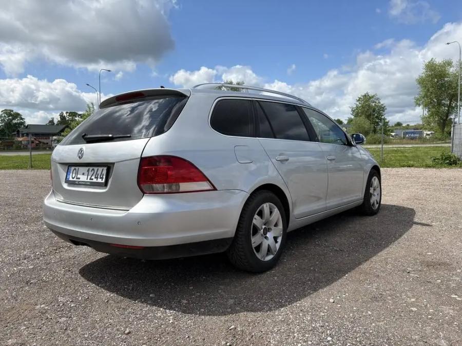 Pelēks Volkswagen Golf 2008 Daugavpils, ar dzinēja tilpumu 1.90 L un nobraukumu 282 tūkst. km par 3950 €, foto 6 vietnē AUTOMOTO.COM.LV