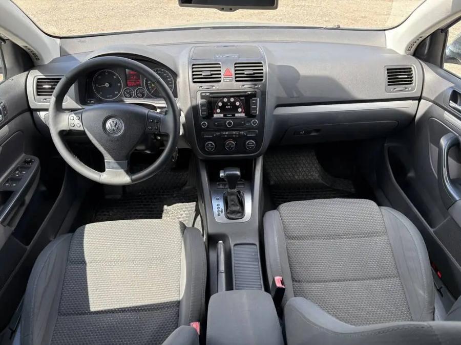 Pelēks Volkswagen Golf 2008 Daugavpils, ar dzinēja tilpumu 1.90 L un nobraukumu 282 tūkst. km par 3950 €, foto 10 vietnē AUTOMOTO.COM.LV