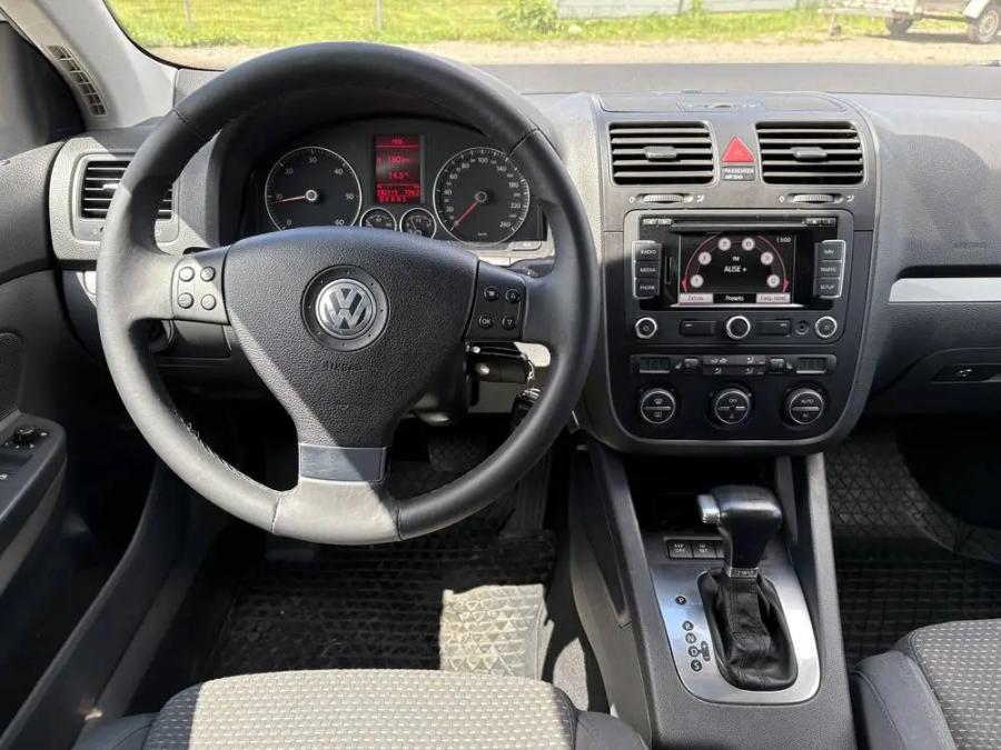 Pelēks Volkswagen Golf 2008 Daugavpils, ar dzinēja tilpumu 1.90 L un nobraukumu 282 tūkst. km par 3950 €, foto 11 vietnē AUTOMOTO.COM.LV