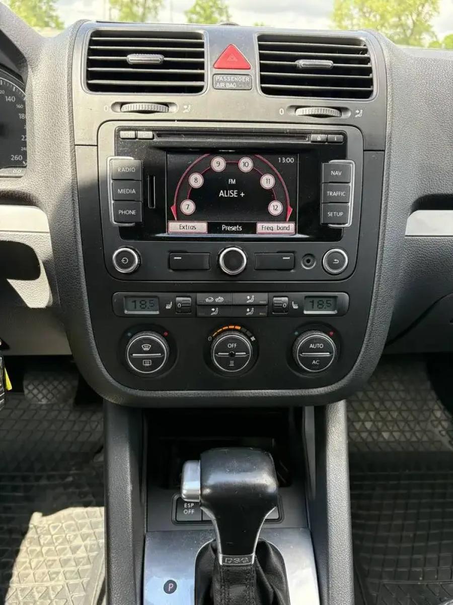 Pelēks Volkswagen Golf 2008 Daugavpils, ar dzinēja tilpumu 1.90 L un nobraukumu 282 tūkst. km par 3950 €, foto 12 vietnē AUTOMOTO.COM.LV
