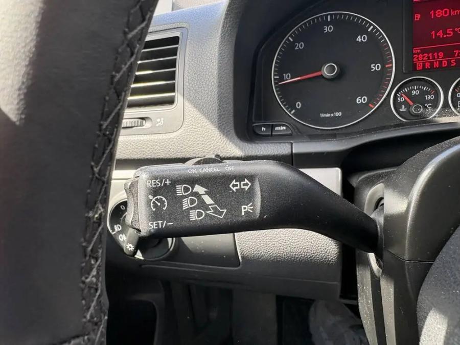 Pelēks Volkswagen Golf 2008 Daugavpils, ar dzinēja tilpumu 1.90 L un nobraukumu 282 tūkst. km par 3950 €, foto 14 vietnē AUTOMOTO.COM.LV