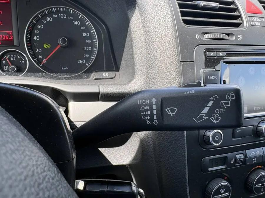Pelēks Volkswagen Golf 2008 Daugavpils, ar dzinēja tilpumu 1.90 L un nobraukumu 282 tūkst. km par 3950 €, foto 15 vietnē AUTOMOTO.COM.LV