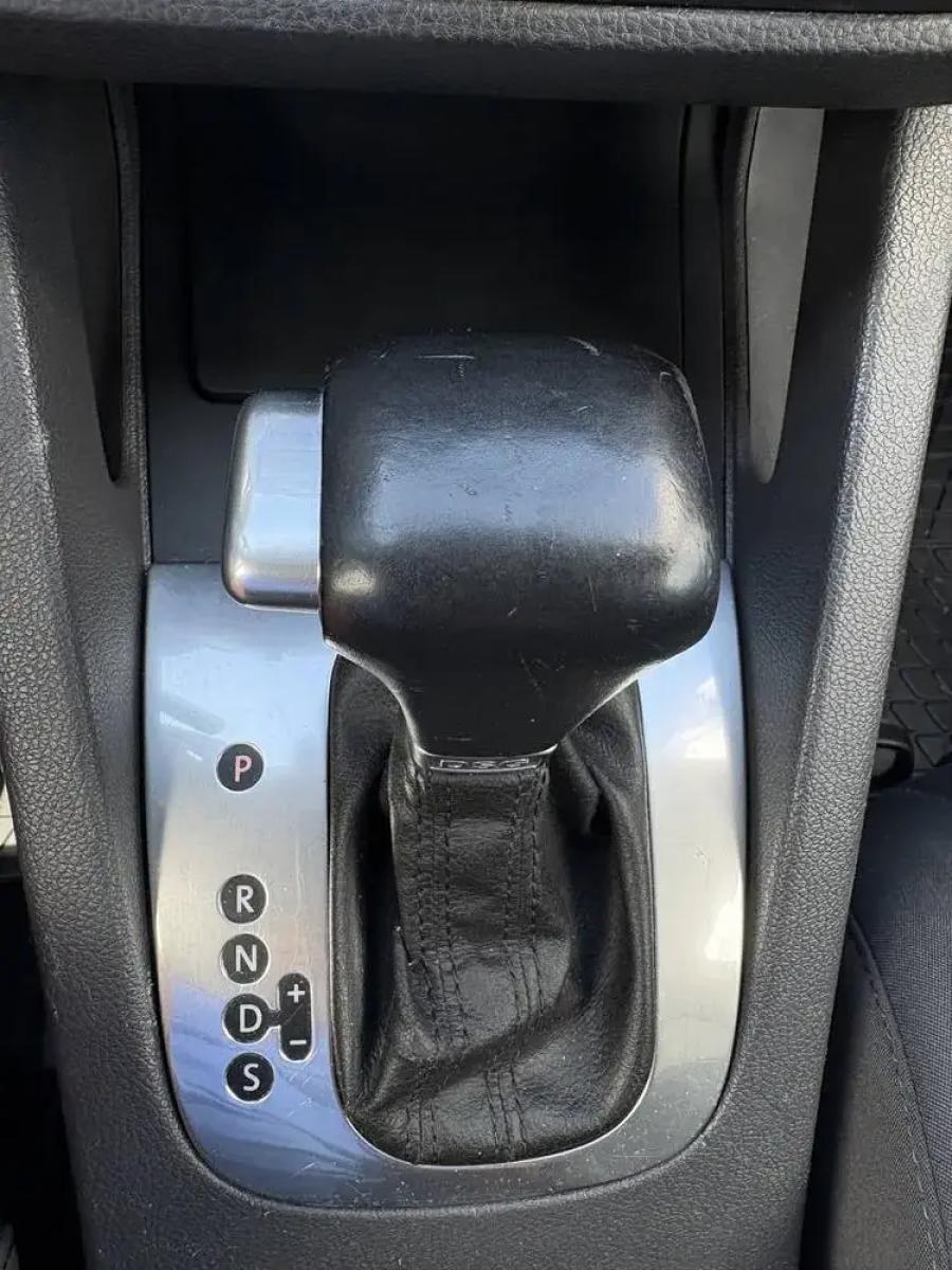 Pelēks Volkswagen Golf 2008 Daugavpils, ar dzinēja tilpumu 1.90 L un nobraukumu 282 tūkst. km par 3950 €, foto 17 vietnē AUTOMOTO.COM.LV