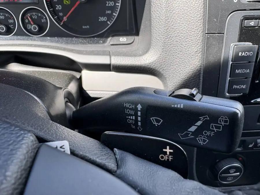 Pelēks Volkswagen Golf 2008 Daugavpils, ar dzinēja tilpumu 1.90 L un nobraukumu 282 tūkst. km par 3950 €, foto 18 vietnē AUTOMOTO.COM.LV
