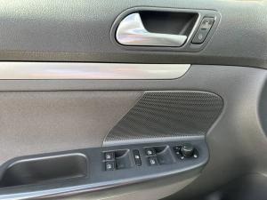 Pelēks Volkswagen Golf 2008 Daugavpils, ar dzinēja tilpumu 1.90 L un nobraukumu 282 tūkst. km par 3950 €, foto 19 vietnē AUTOMOTO.COM.LV