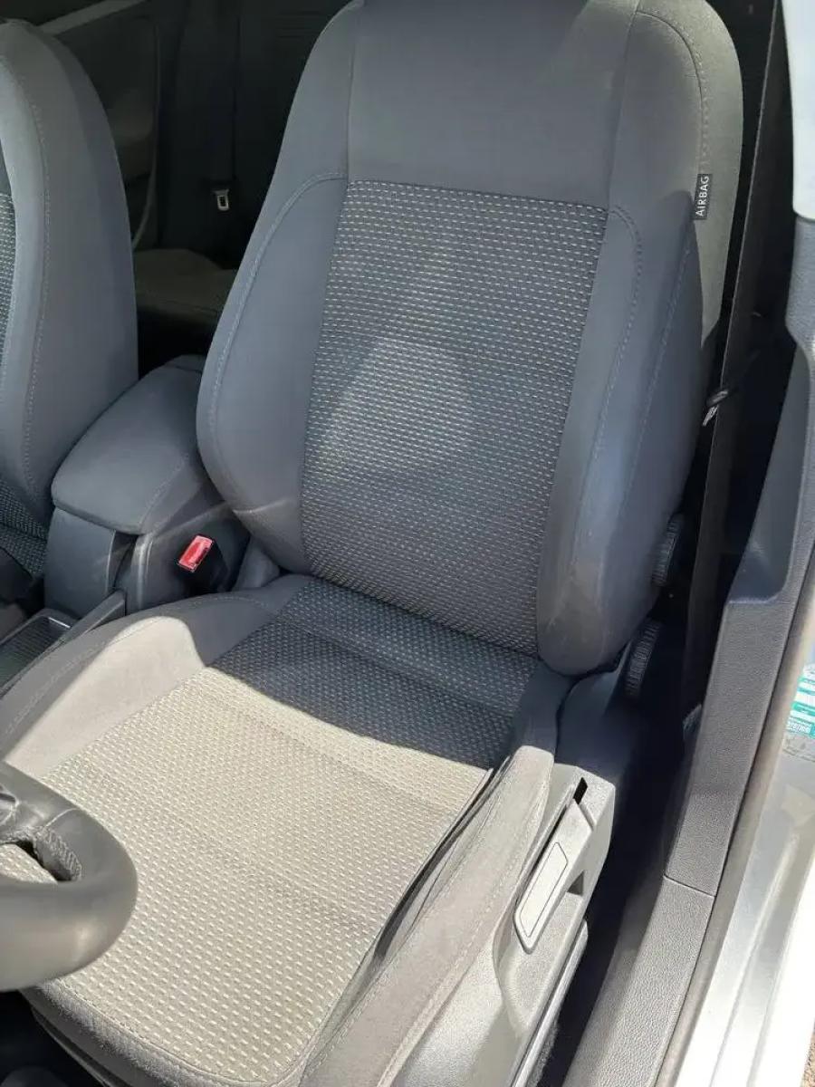 Pelēks Volkswagen Golf 2008 Daugavpils, ar dzinēja tilpumu 1.90 L un nobraukumu 282 tūkst. km par 3950 €, foto 20 vietnē AUTOMOTO.COM.LV